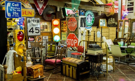 Antyki na prezent? - Sklep z antykami i starociami – lampy, meble ...